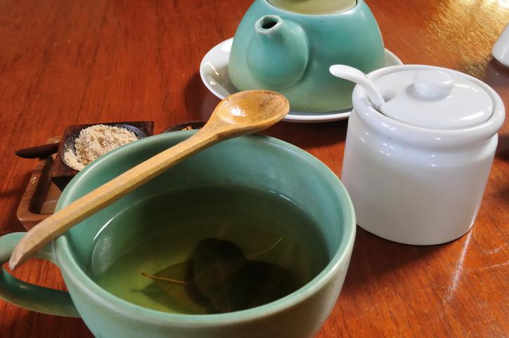 Té de coca: beneficios, cómo tomarlo y contraindicaciones