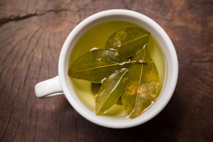 Té de coca: beneficios, cómo tomarlo y contraindicaciones