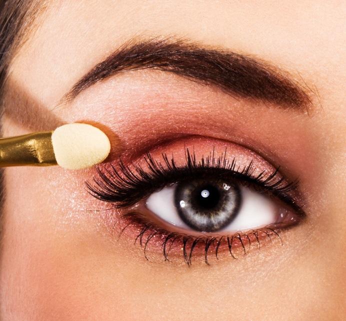 Cómo delinear los ojos según su forma - 6 pasos