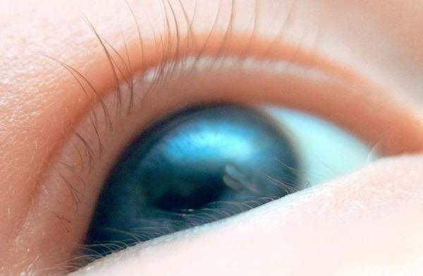 Cómo sacar algo del ojo - 8 pasos