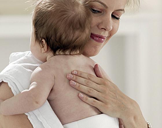 Cuántas veces debe eructar un bebé - 4 pasos