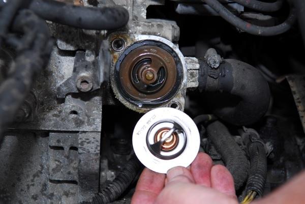 Cómo instalar un termostato en mi coche - 4 pasos