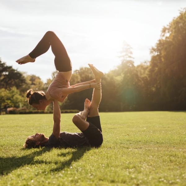 Posturas De Yoga Fáciles Para Una Persona Posturas De Yoga Para Ganar
