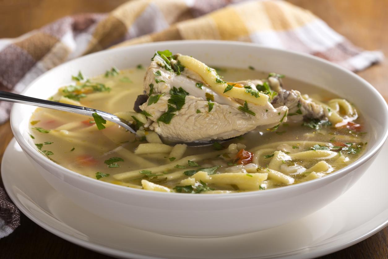 sopa de pollo