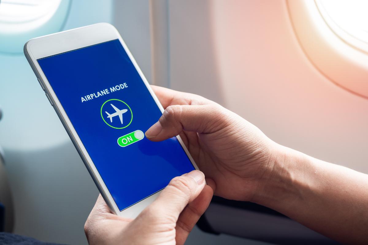 Modo avión: qué es, para qué sirve y cuándo y cómo activarlo de forma fácil