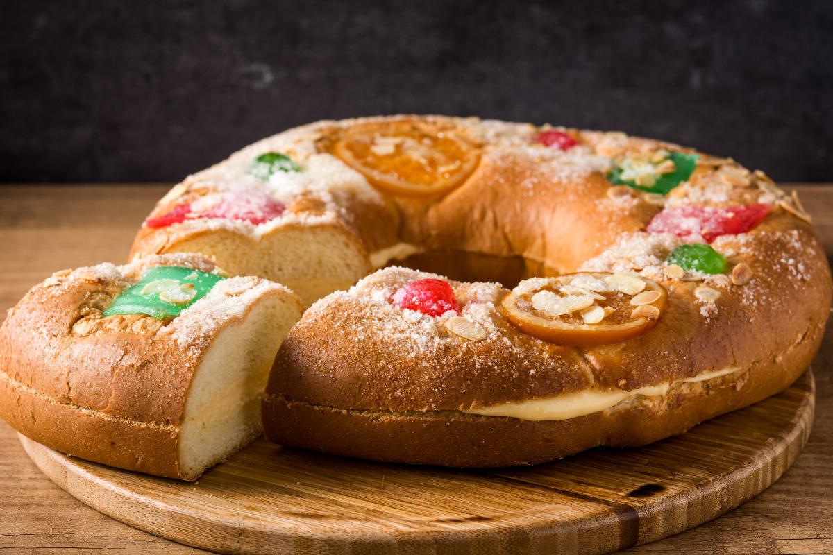 Roscón de Reyes relleno de crema pastelera: receta paso a paso