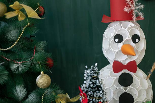 Cómo hacer un MUÑECO de NIEVE con VASOS - ¡Pasos!