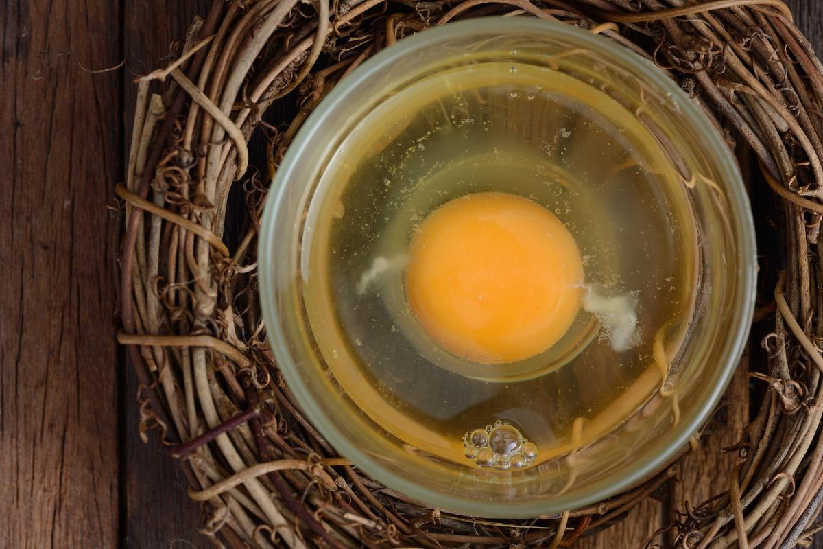 Cómo hacer una limpia con huevo - Descubre qué es y para qué sirve esta ...