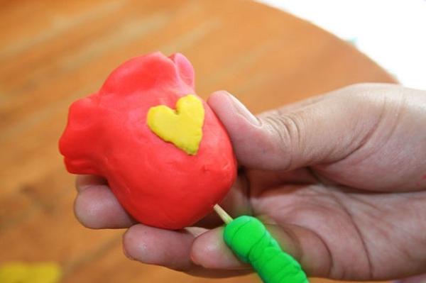 Cómo hacer una rosa con plastilina - 8 pasos