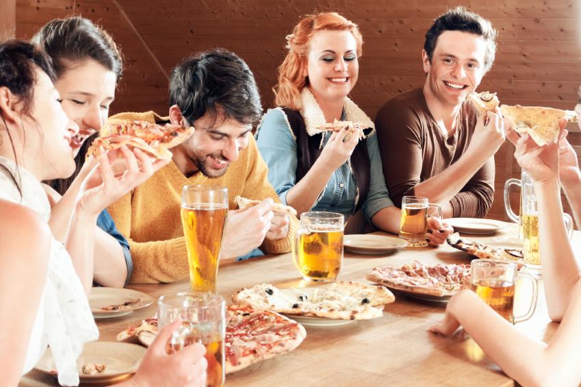 Cómo organizar una cena original