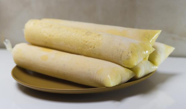 Cómo hacer bolis o congeladas de rompope - Receta casera