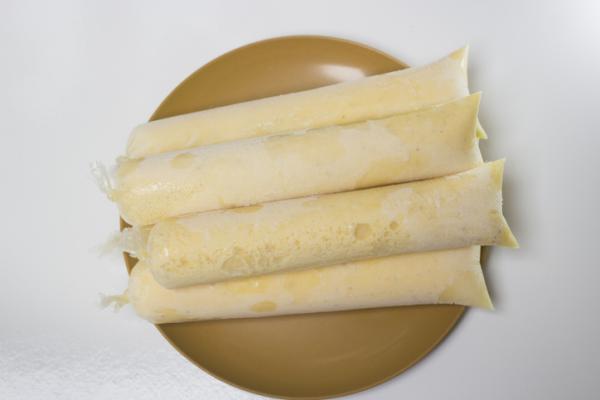 Cómo hacer bolis o congeladas de rompope - Receta casera
