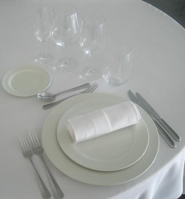 Cómo colocar la servilleta en la mesa - 3 pasos Cómo colocar la servilleta en la mesa - 3 pasos