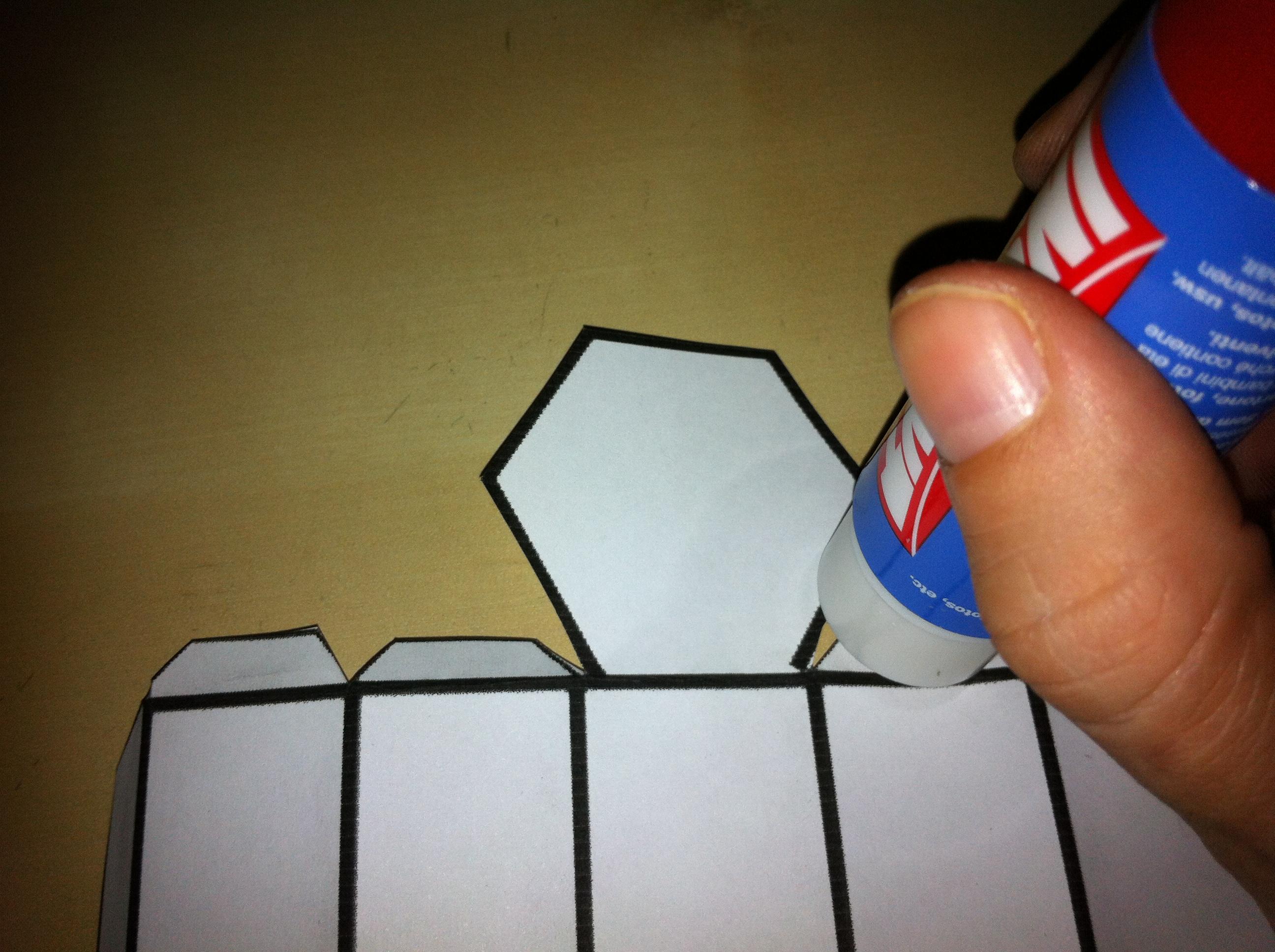 Cómo hacer un prisma con base hexagonal - 5 pasos