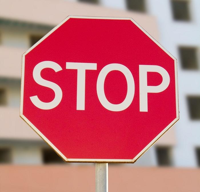 Cómo actuar ante una señal de stop - 6 pasos