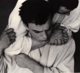 Cómo liberarse de un estrangulamiento - 8 pasos