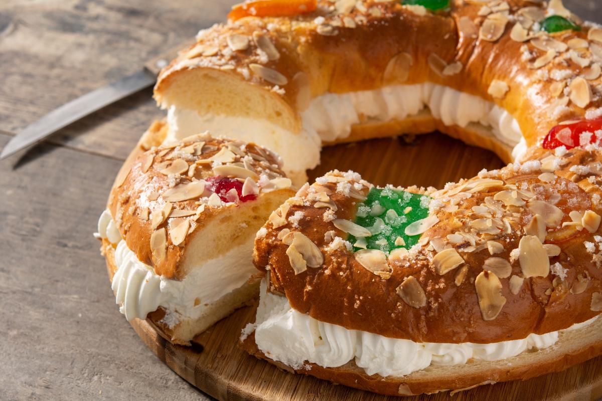 Roscón de Reyes con nata: receta tradicional con relleno