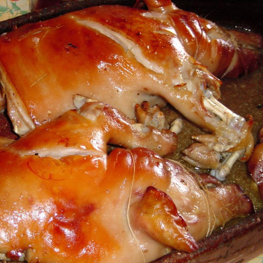 Cerdo Asado Cerdo Asado Con Orejones, Manzana Y Ciruelas