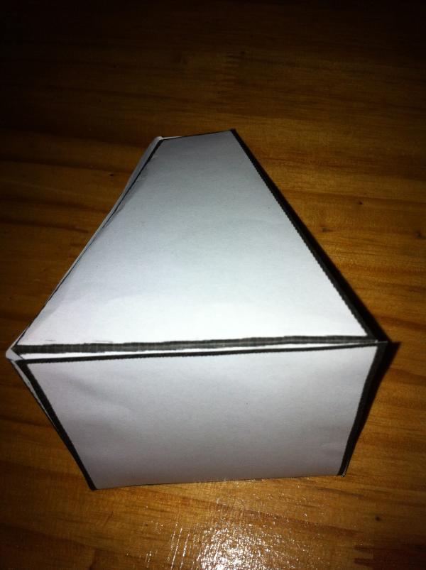 Cómo hacer una pirámide truncada con base cuadrada