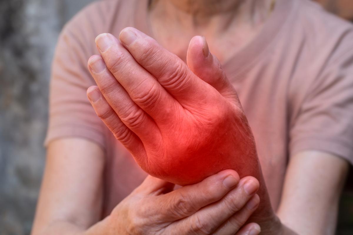Por qué tengo las manos hinchadas al despertar y qué puedo hacer para ...