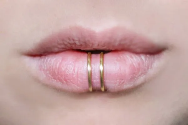 Doble Piercing En El Labio Tumblr AMOR DE MADRE Portada